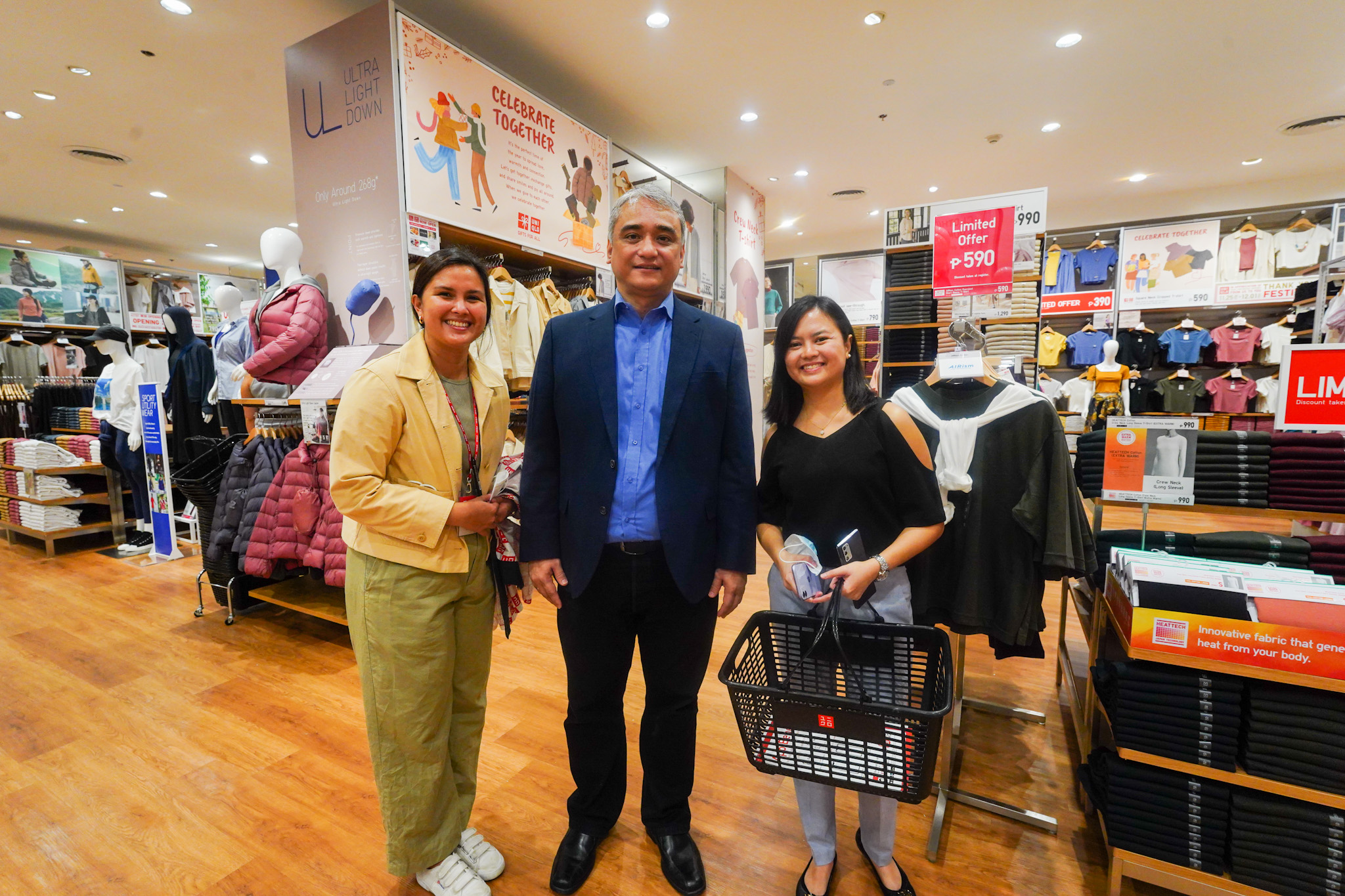 The Largest Uniqlo Store in Parañaque Opens at the Largest Ayala Mall