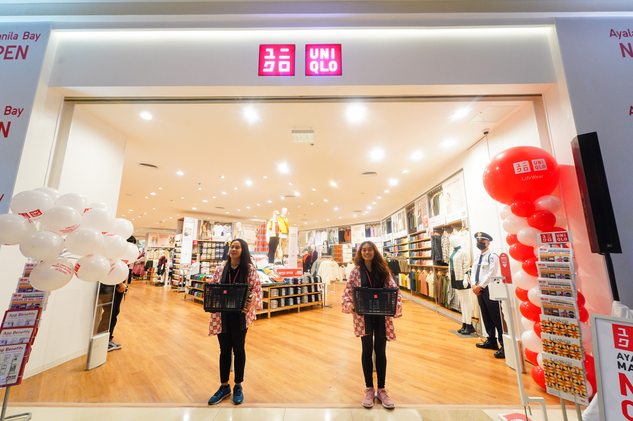 The Largest Uniqlo Store in Parañaque Opens at the Largest Ayala Mall