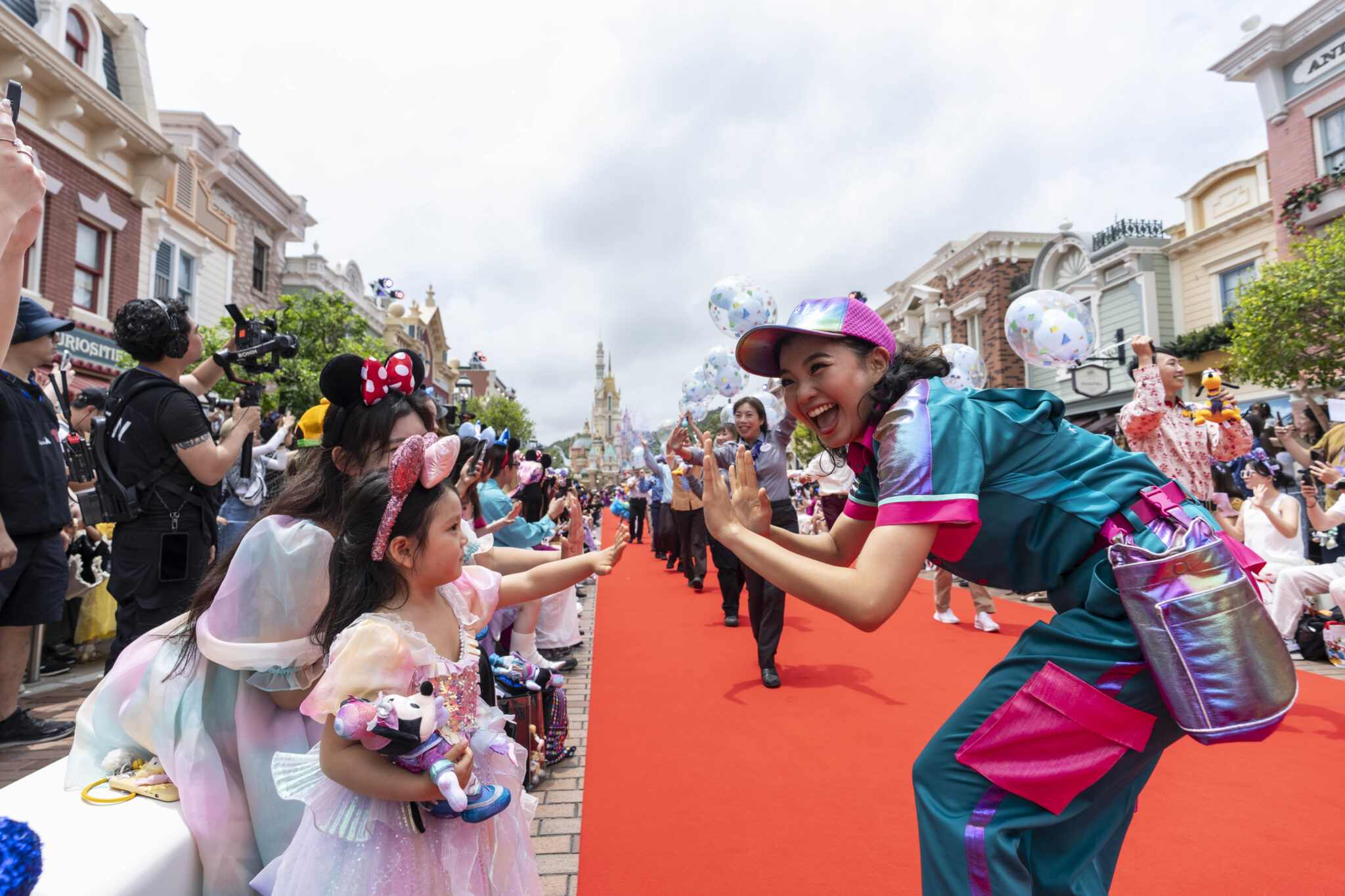 Disney Friends Kick Off HK Disneyland’s 20th on June 28