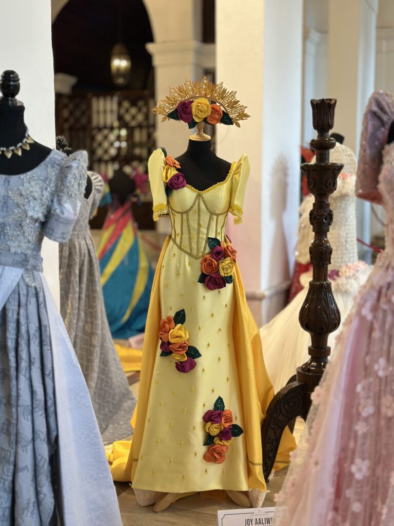 The Manila Hotel Blooms with “Flores de Primavera Y Filipiniana” Exhibit